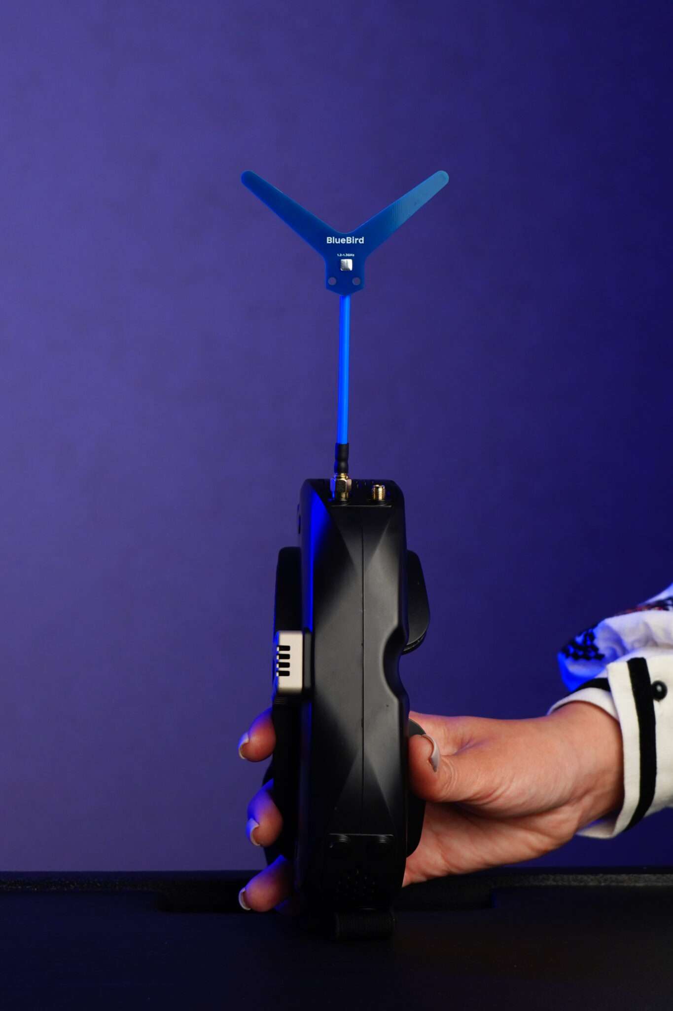 PCB VeeDip dipole antenna - for broadband solutions | BlueBird Tech