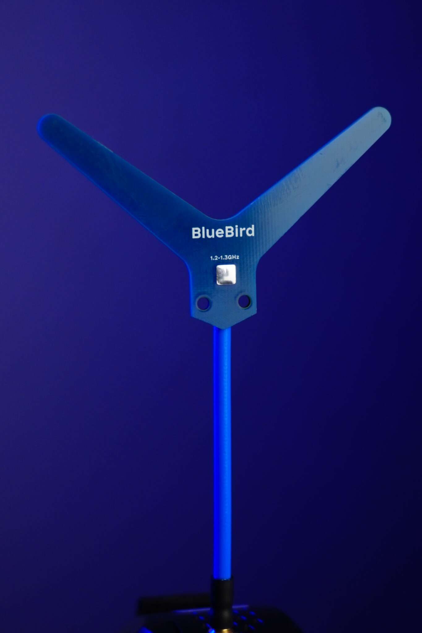 Диполь антена PCB VeeDip - для широкосмугових рішень | BlueBird Tech